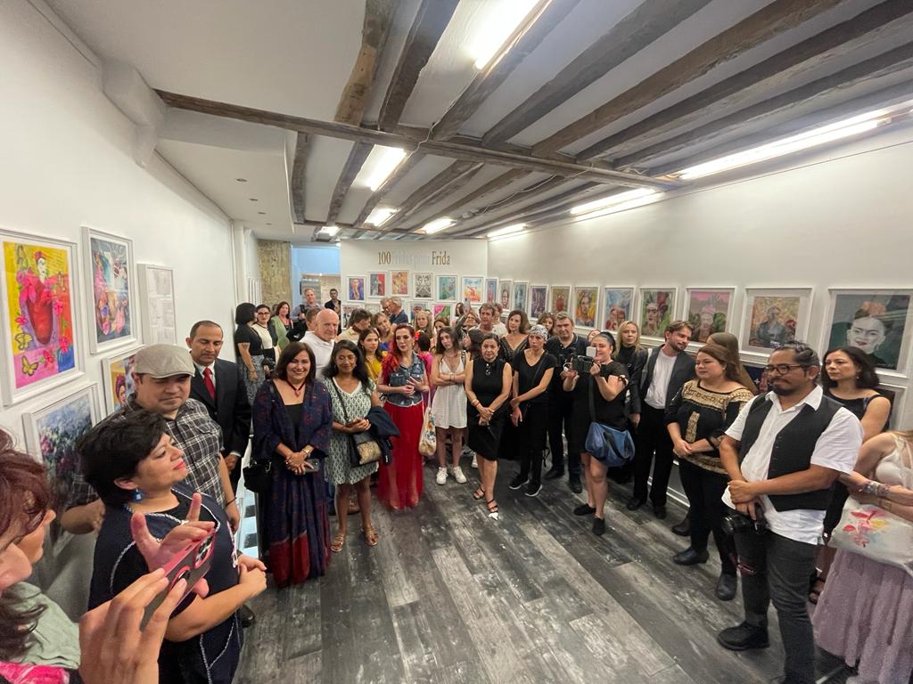 Inauguran "100 Fridas para Frida", en París - MálagaReporter
